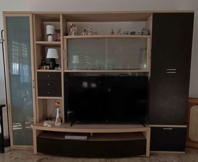 Parete attrezzata/mobile TV in ottime condizioni - Annunci Milano