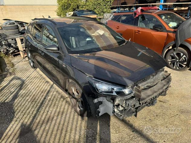Ford Focus 1 5 EcoBoost 150 CV SW ST Line -2018 - Annunci Napoli