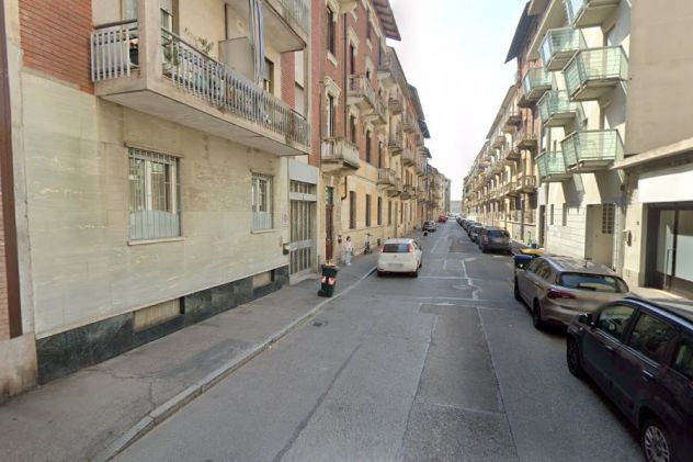 MONOLOCALE CON GIARDINO PRIVATO VIA BUSSOLENO - Annunci Torino