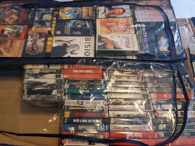 Blocco di moltissimi video su nastri VHs - Annunci Milano