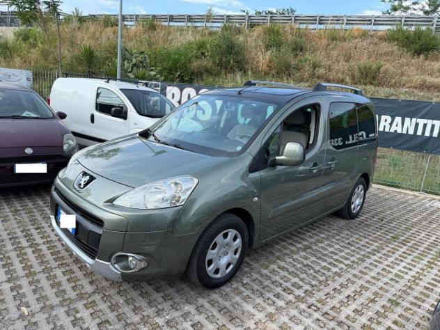 Peugeot Partner Tepee 1 6 HDi 92CV Outdoor-11/2011 - Annunci Napoli
