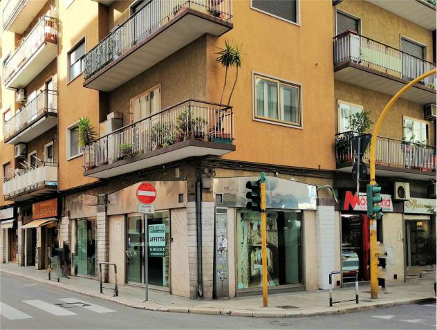 FPETRONI47/49 - VIA GIULIO PETRONI : LOCALE COMMERCIALE ANGOLARE ...