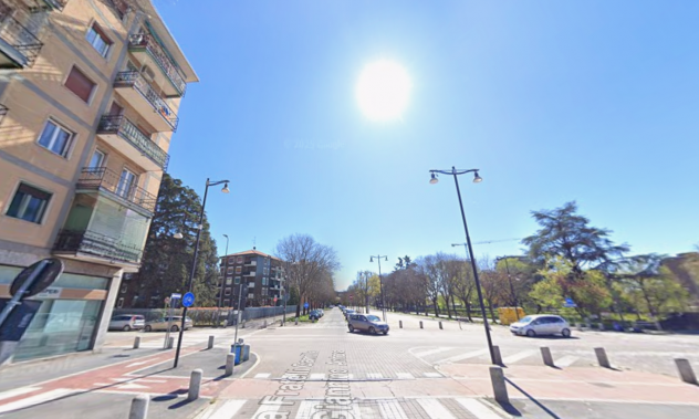 Stanza con balcone privato, portineria e giardino - Annunci Milano