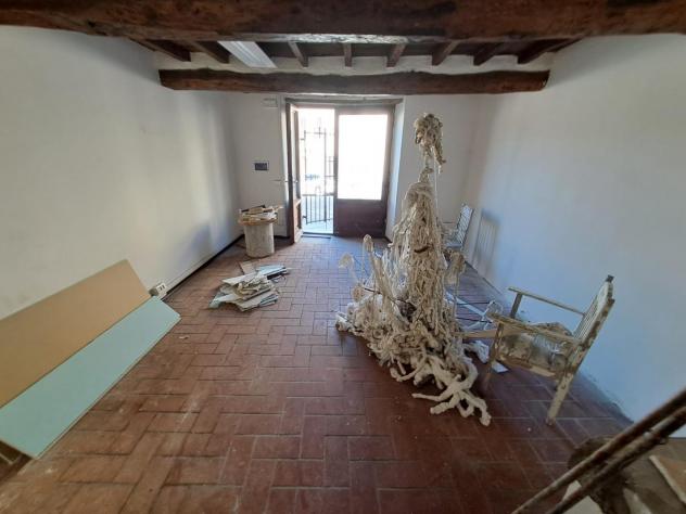 NEGOZIO di 3 vani e di 44 mq (SCARPERIA E SAN PIERO - Annunci Firenze