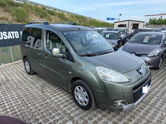 Peugeot Partner Tepee 1 6 HDi 92CV Outdoor-11/2011 - Annunci Napoli