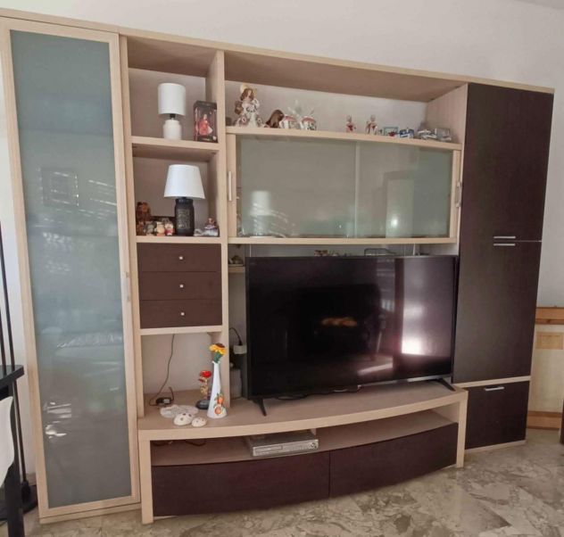 Parete attrezzata/mobile TV in ottime condizioni - Annunci Milano