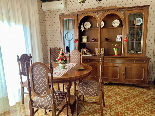 STANZA DA PRANZO IN NOCE MASSICCIA O SOLO TAVOLO CON - Annunci Palermo