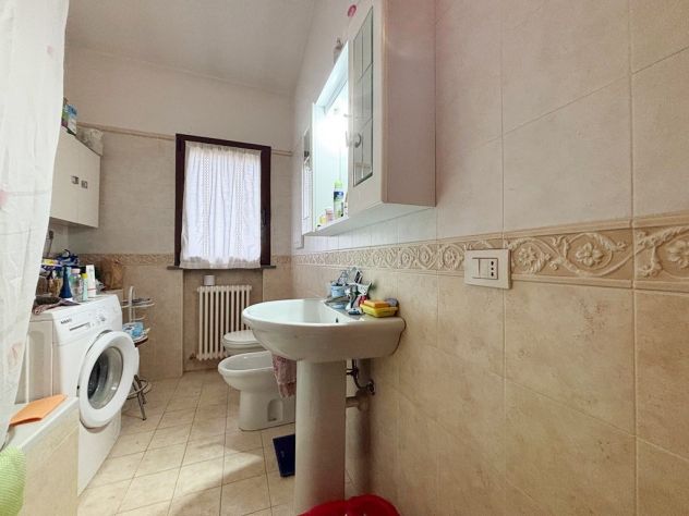 Vendo appartamento in bifamiliare con giardino e piscina - Annunci Parma