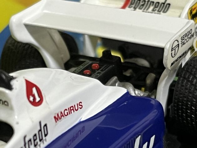 Ayrton Senna F1 Nuova e bellissima 1:43 - Annunci Napoli