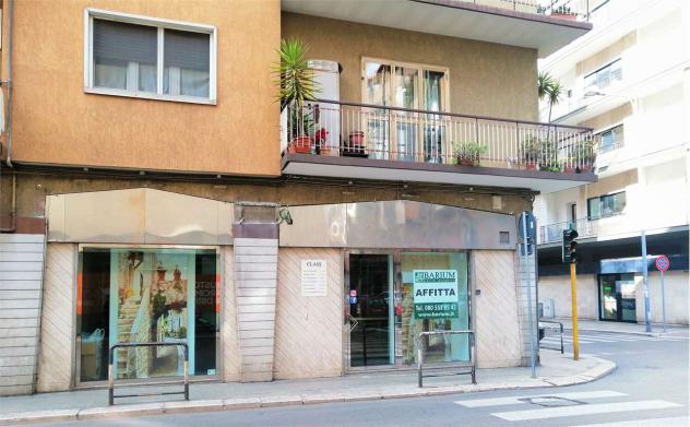 FPETRONI47/49 - VIA GIULIO PETRONI : LOCALE COMMERCIALE ANGOLARE ...