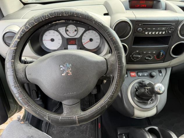 Peugeot Partner Tepee 1 6 HDi 92CV Outdoor-11/2011 - Annunci Napoli